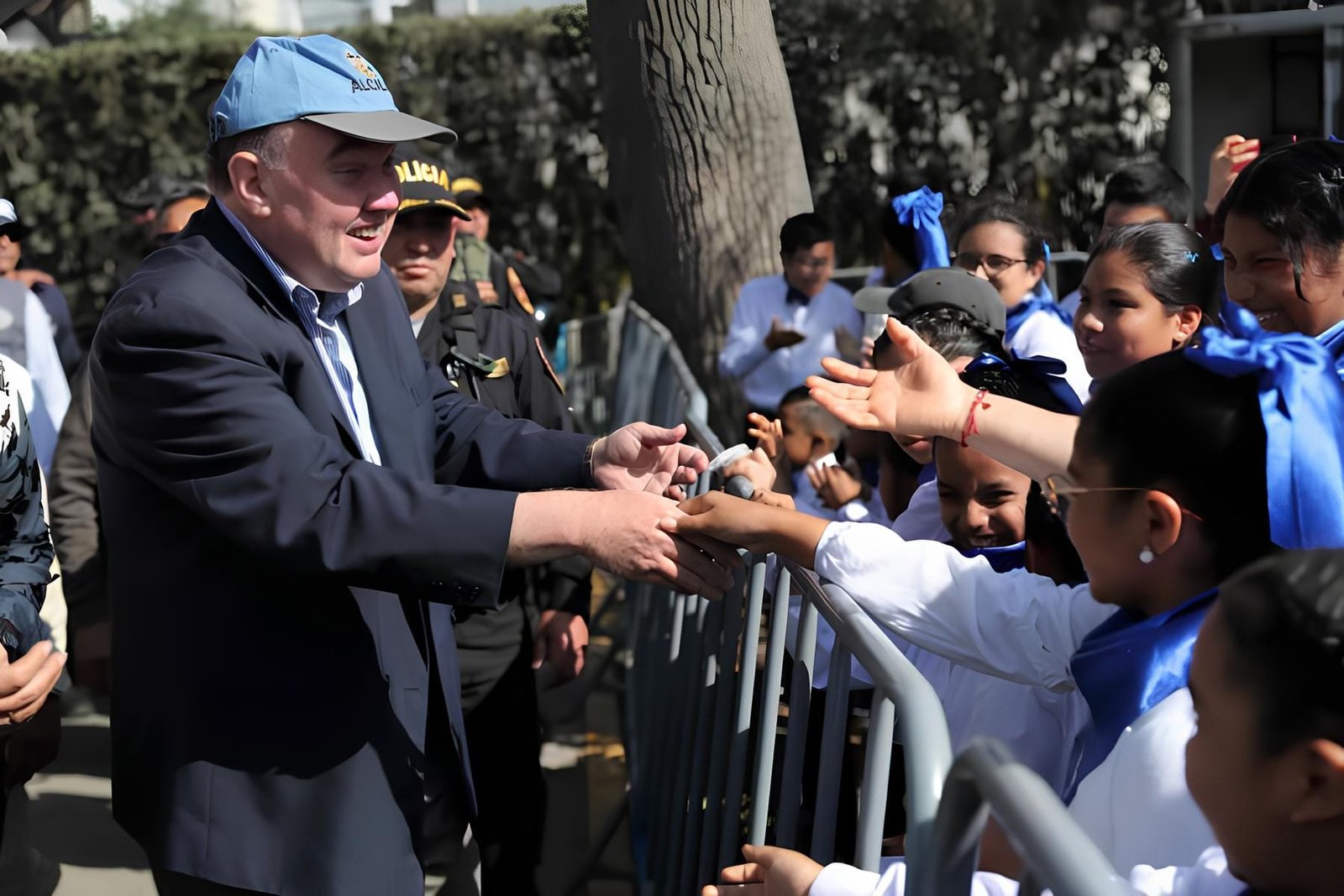 Jarana crítica: ¿Homenaje a Charlie López Aliaga o Rafael Kirk ...